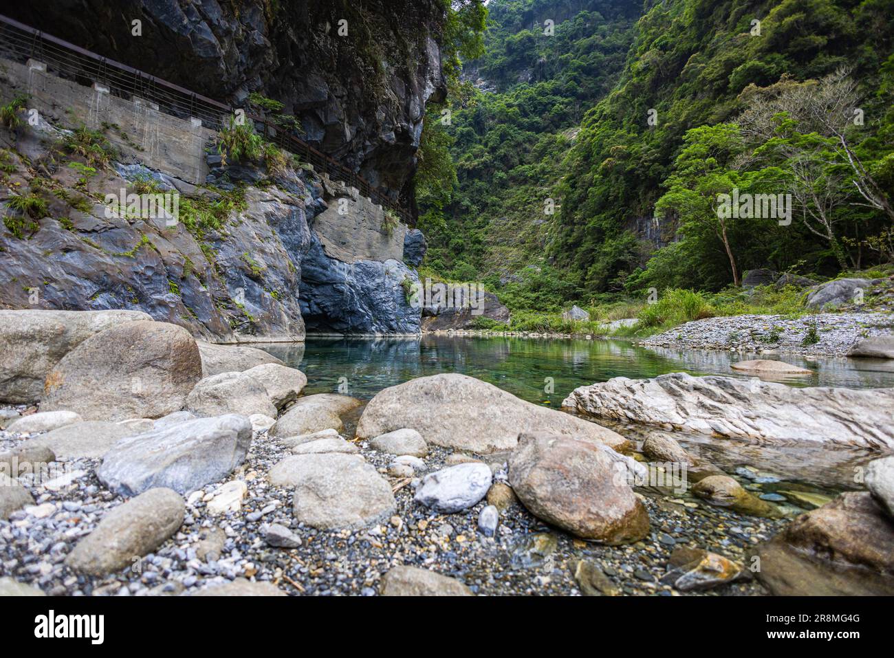 Idyllic photo of a stream meandering through Taroko National Park ...