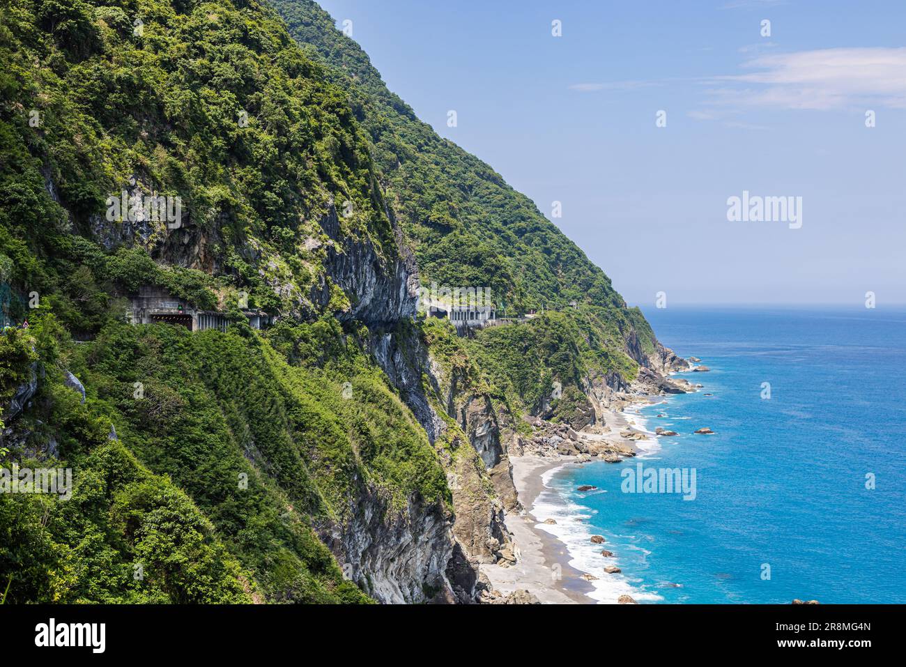 Stunning view reveals the grandeur of the cliffs at Taiwan southeast ...
