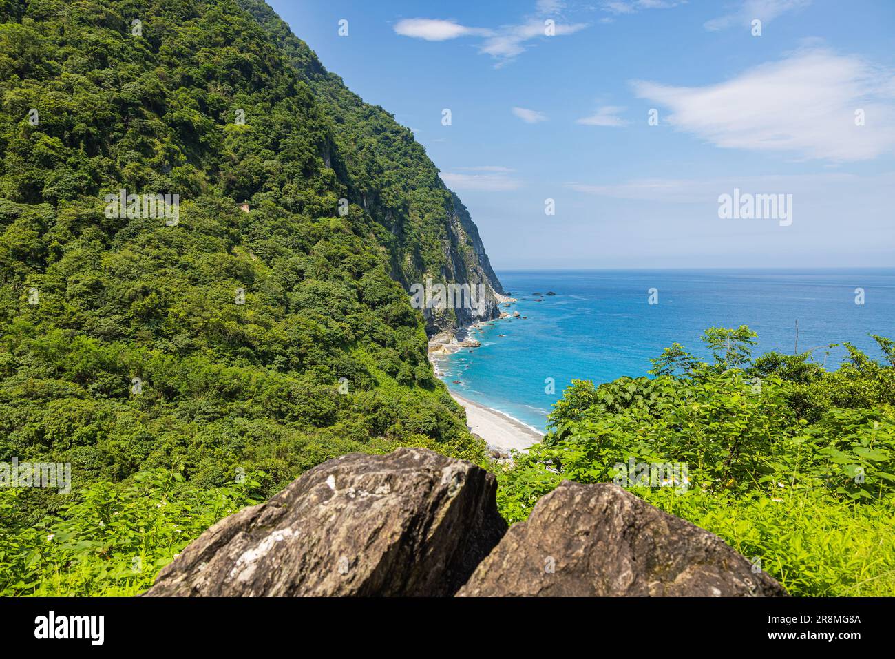 Stunning view reveals the grandeur of the cliffs at Taiwan southeast ...