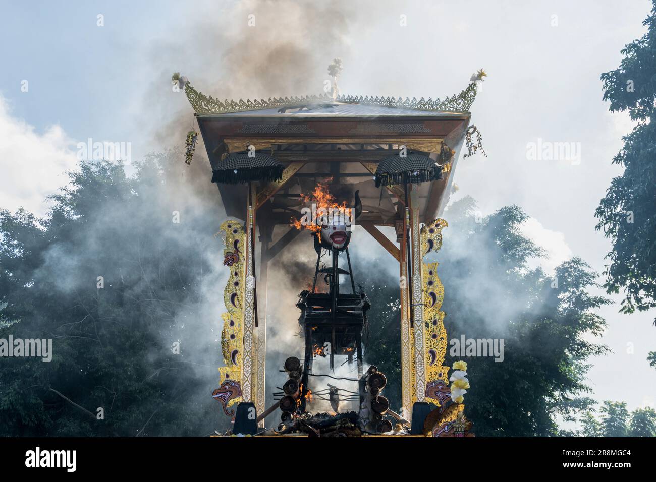 Denpasar, Indonesia. 21st June, 2023. The King's remains are burnt in a ...