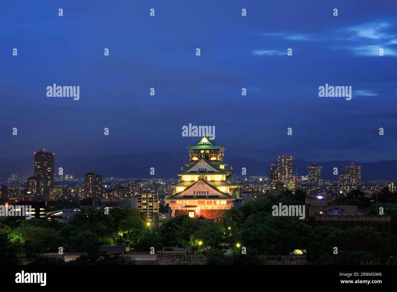 Night view of Osaka Castle Stock Photo - Alamy
