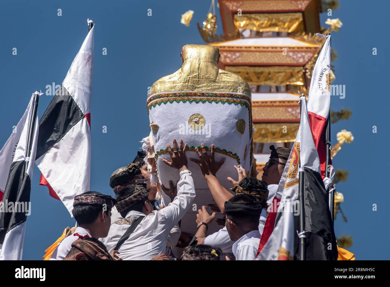 Denpasar, Indonesia. 22nd June, 2023. Family and relatives carry the ...