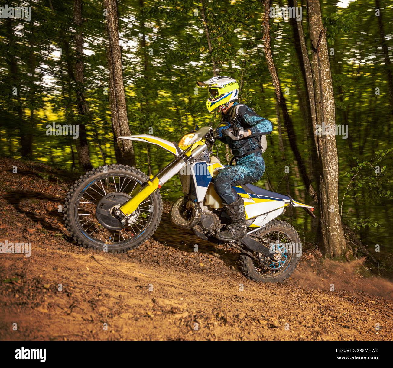Images from the enduro motorbike Amator training made in the forest ...