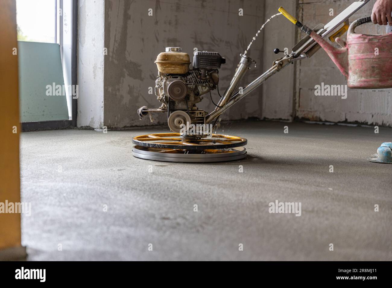 Professional machine for performing and polishing sand and cement ...