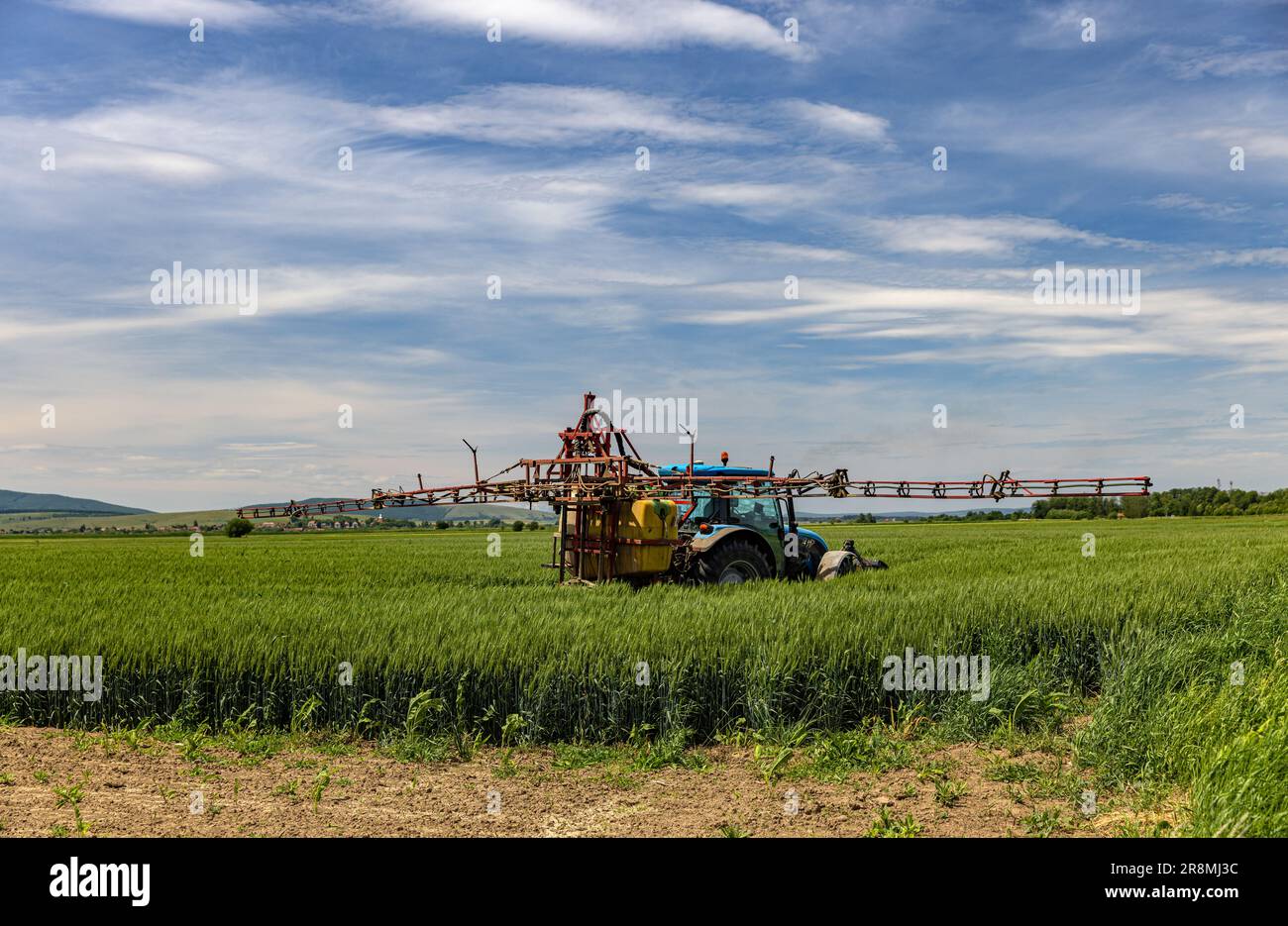 Agriculture tractor spray field chemical hi-res stock photography and ...