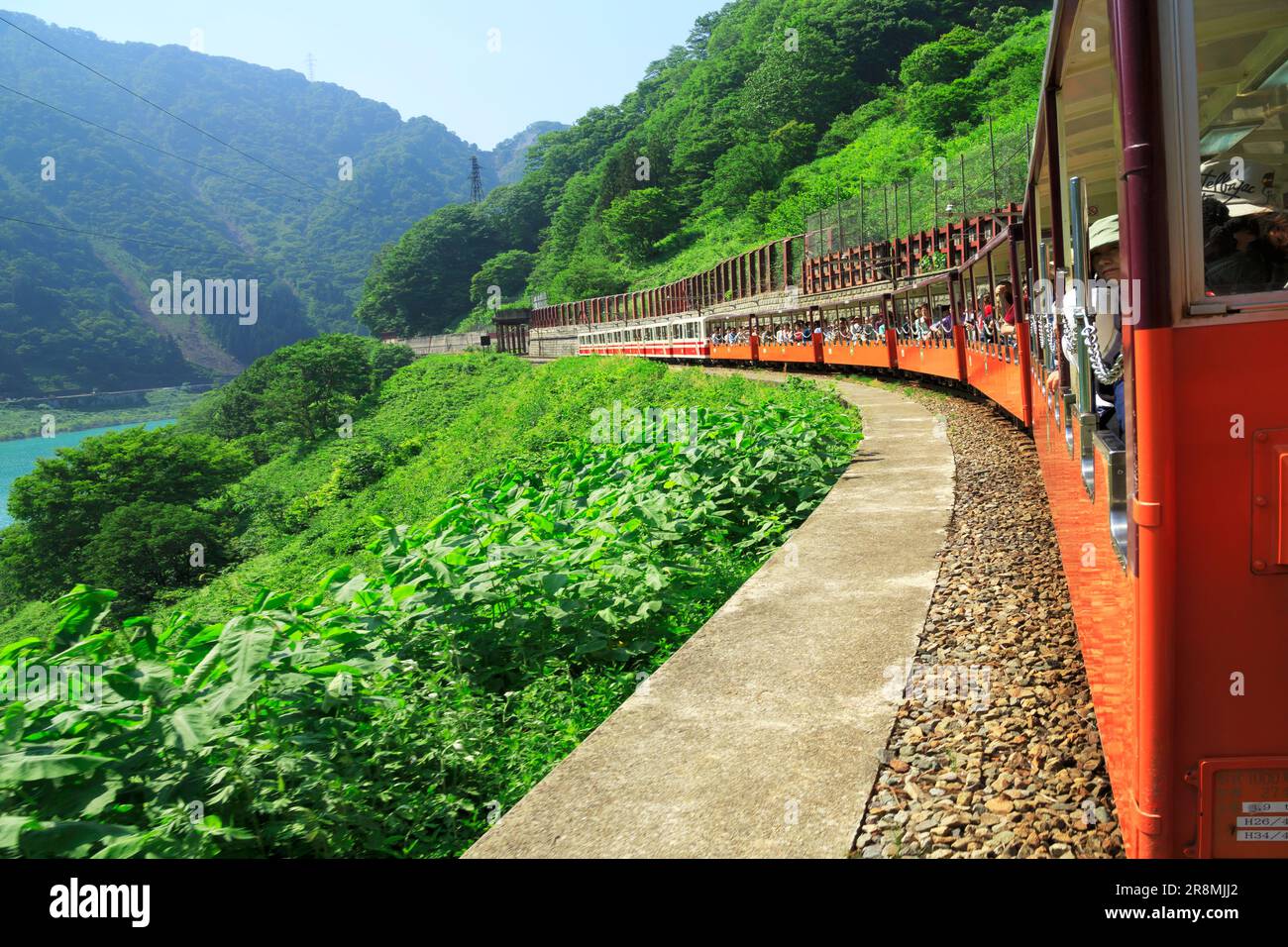 Kurobe Gorge Railway Stock Photo - Alamy