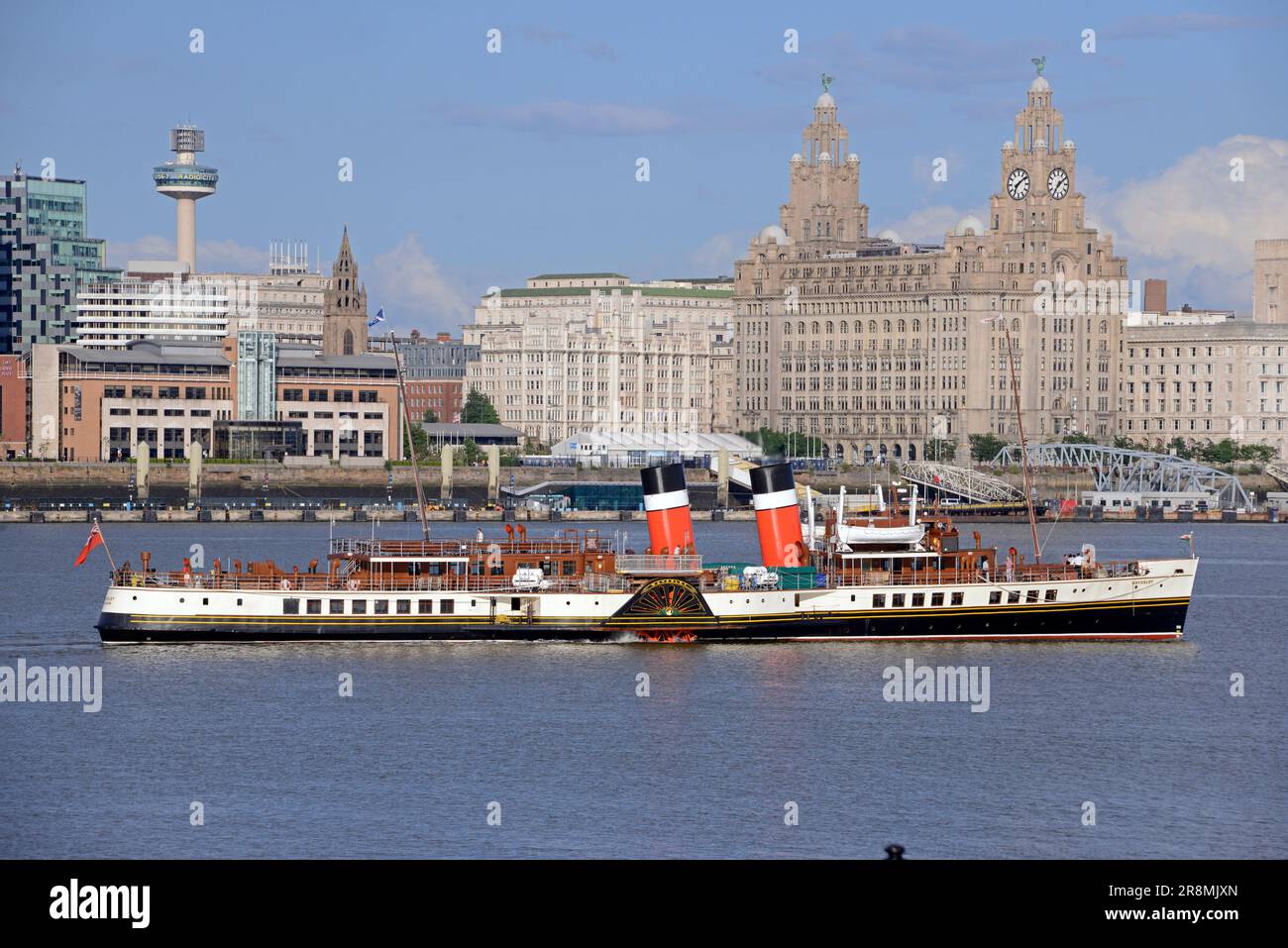 Paddle steamer WAVERLEY in the River Mersey arriving at Liverpool Stock ...