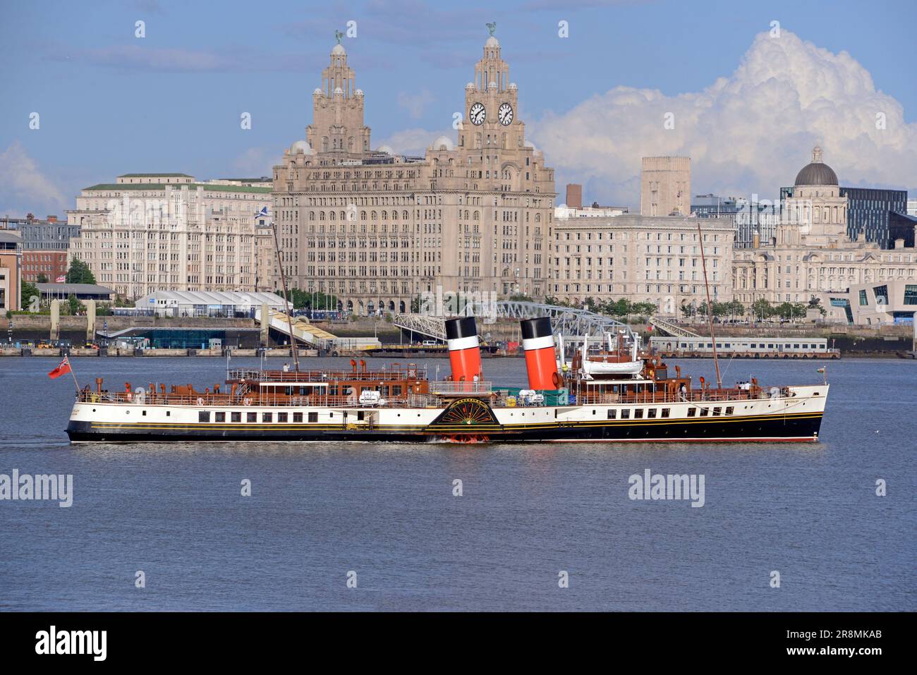 Paddle steamer WAVERLEY in the River Mersey arriving at Liverpool Stock ...