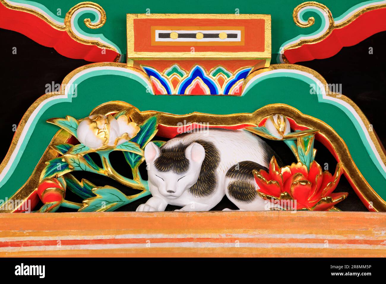 Sleeping cat at Nikko Toshogu Stock Photo - Alamy