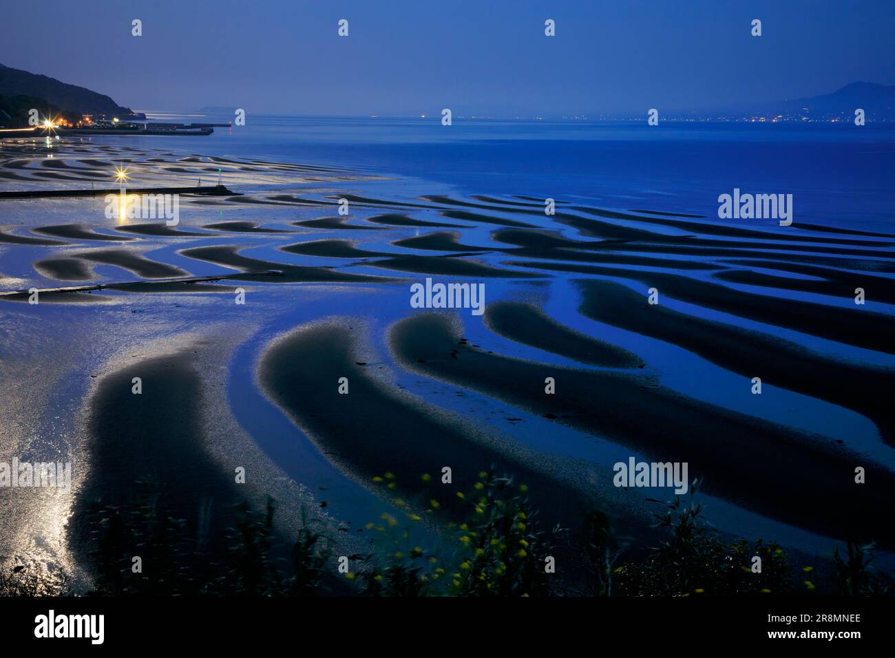 Flat night coast landscape hi-res stock photography and images - Alamy