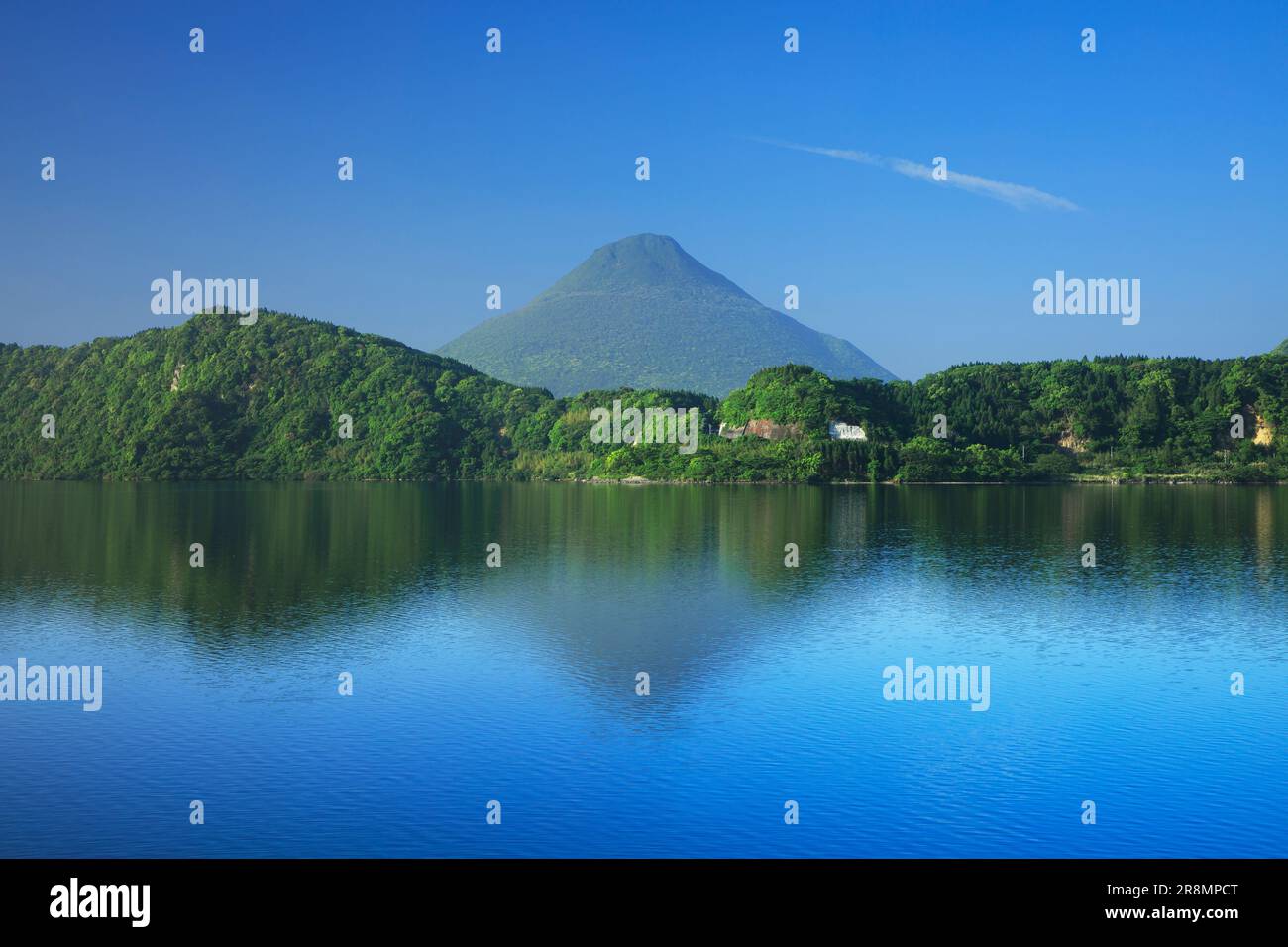 Mt. Kaimon and Lake Ikeda Stock Photo - Alamy