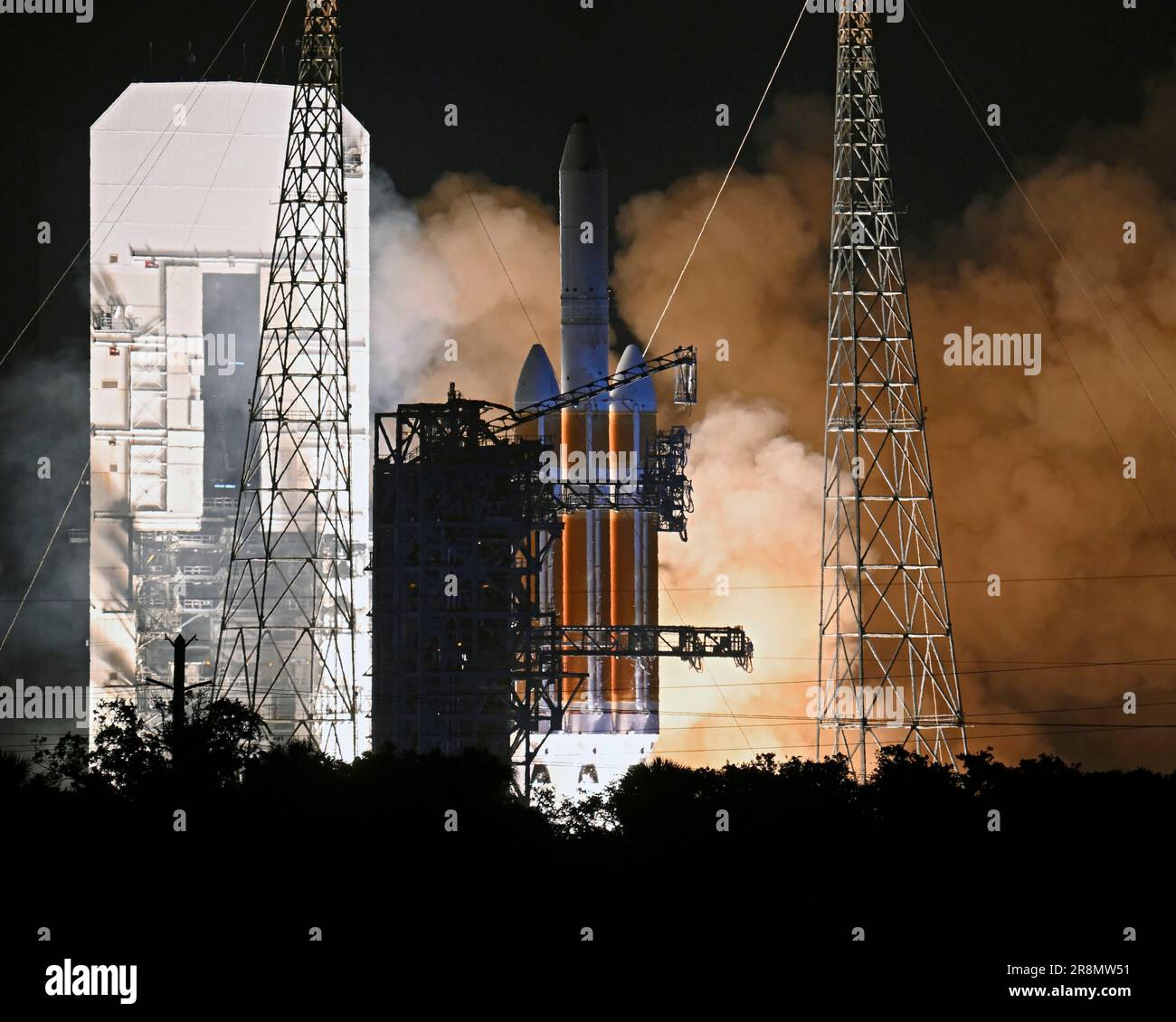 A United Launch Alliance Delta IV Heavy rocket launches the NROL 68 ...