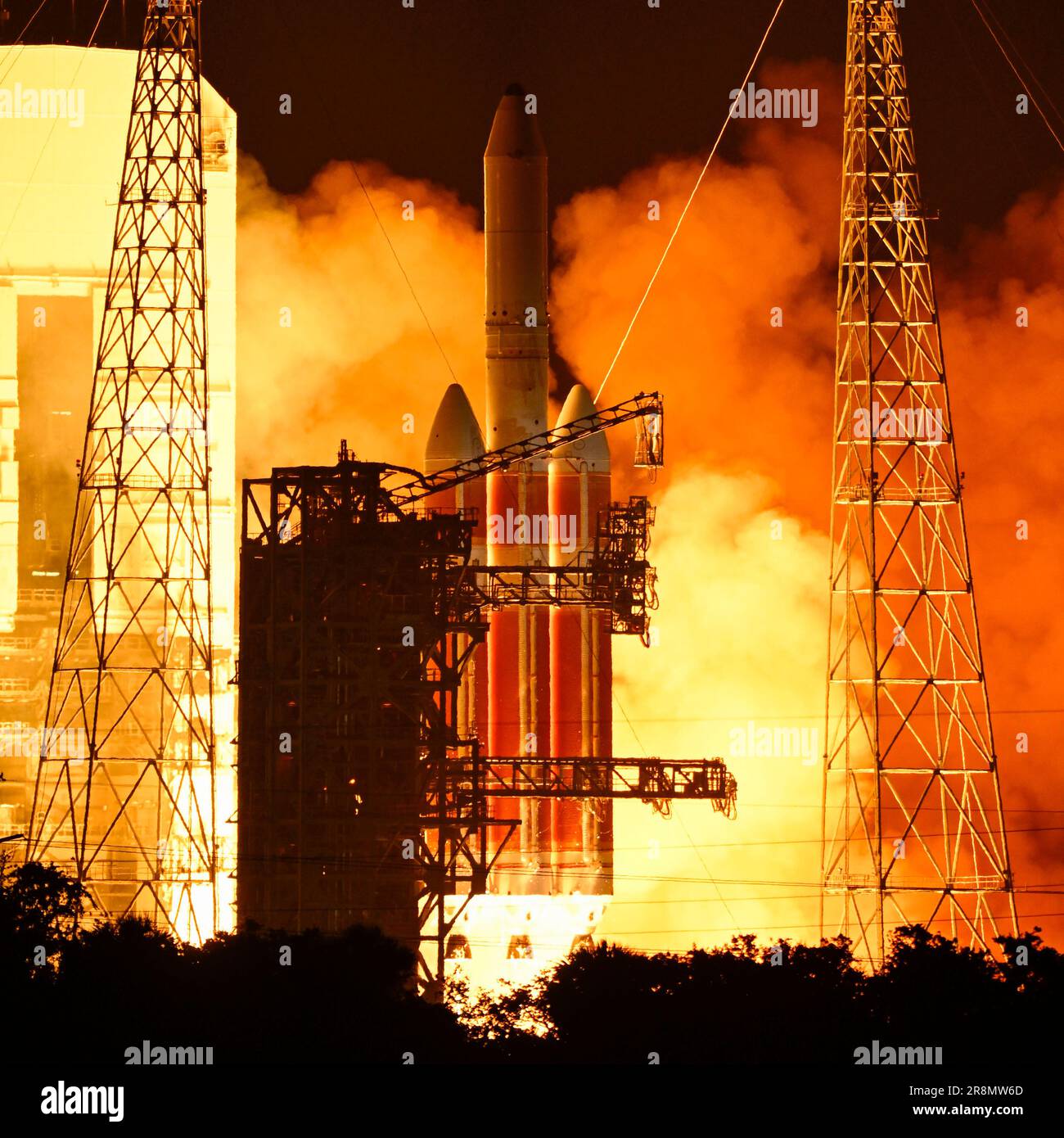 A United Launch Alliance Delta IV Heavy rocket launches the NROL 68 ...