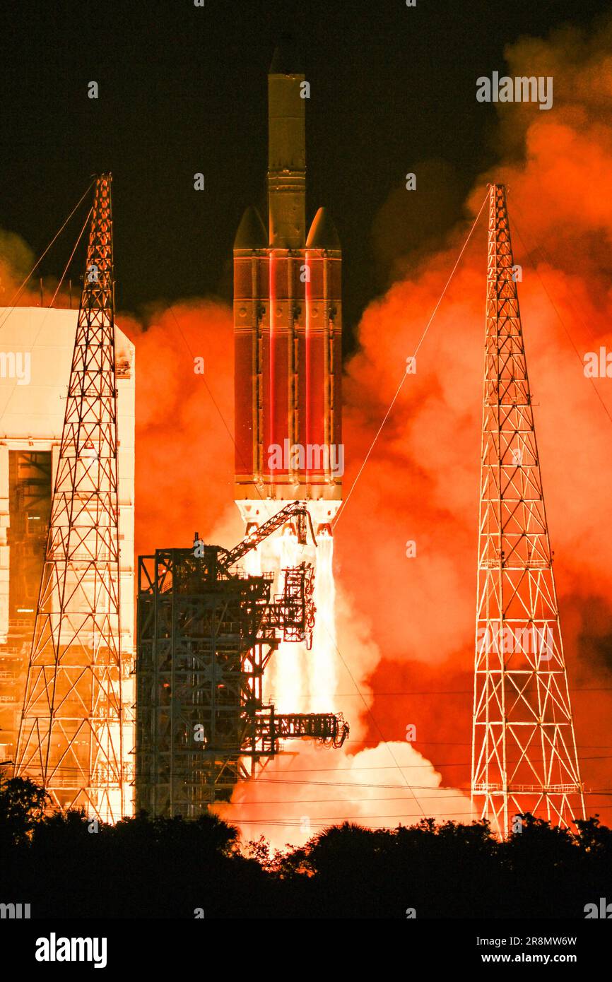 A United Launch Alliance Delta IV Heavy rocket launches the NROL 68 ...