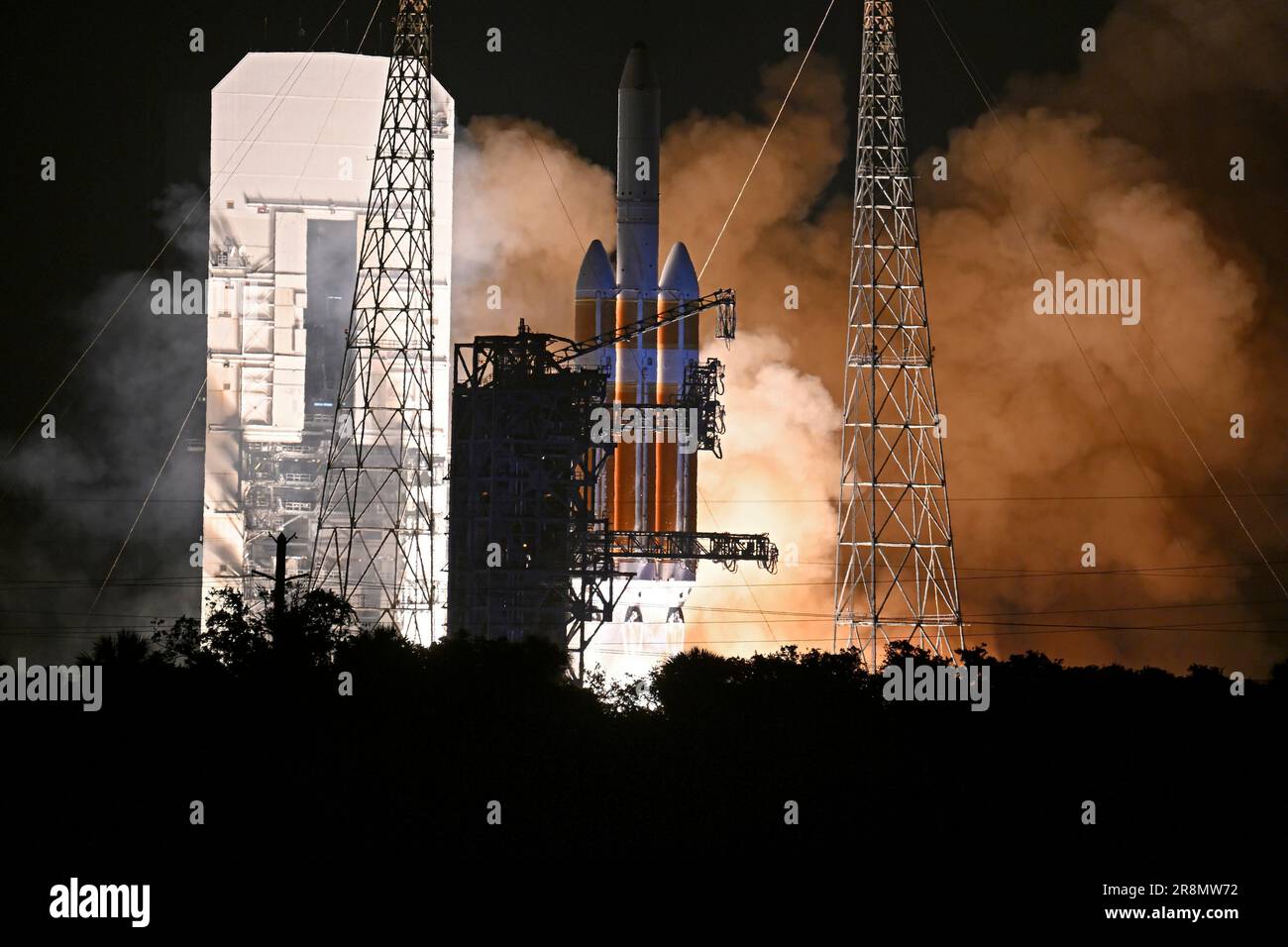 A United Launch Alliance Delta IV Heavy rocket launches the NROL 68 ...