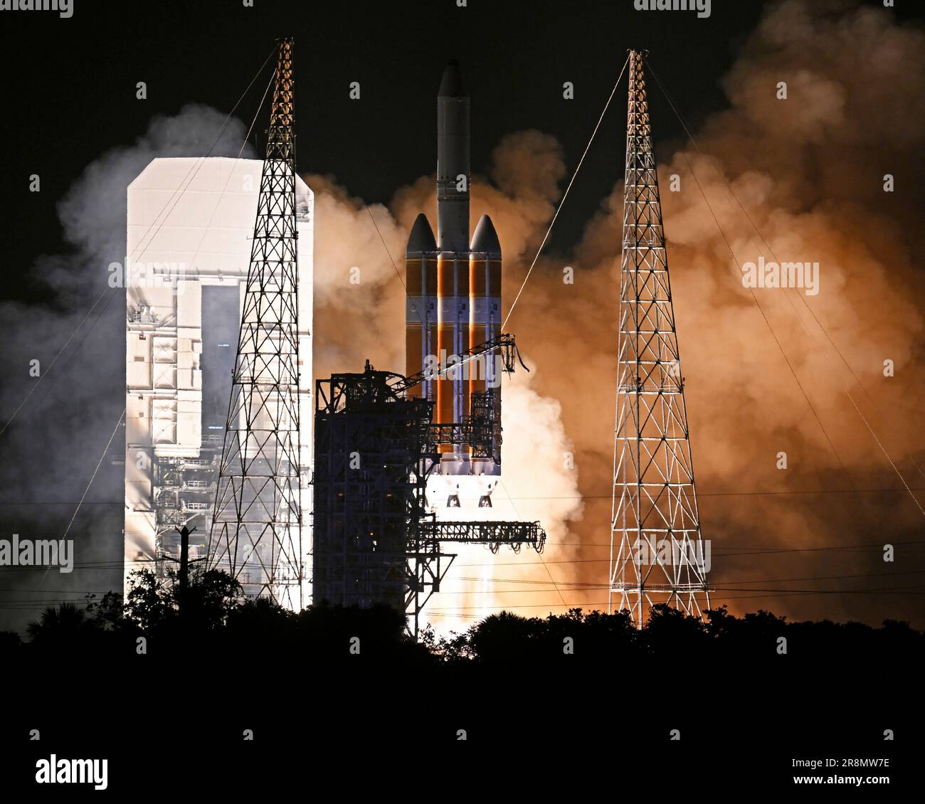 A United Launch Alliance Delta IV Heavy rocket launches the NROL 68 ...