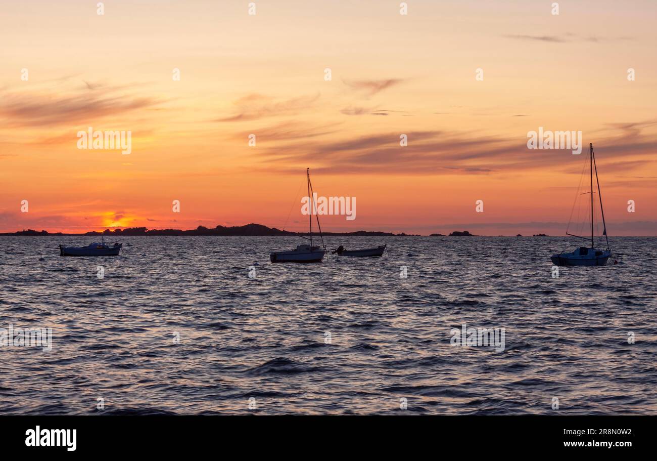 Setting anchor hi-res stock photography and images - Alamy