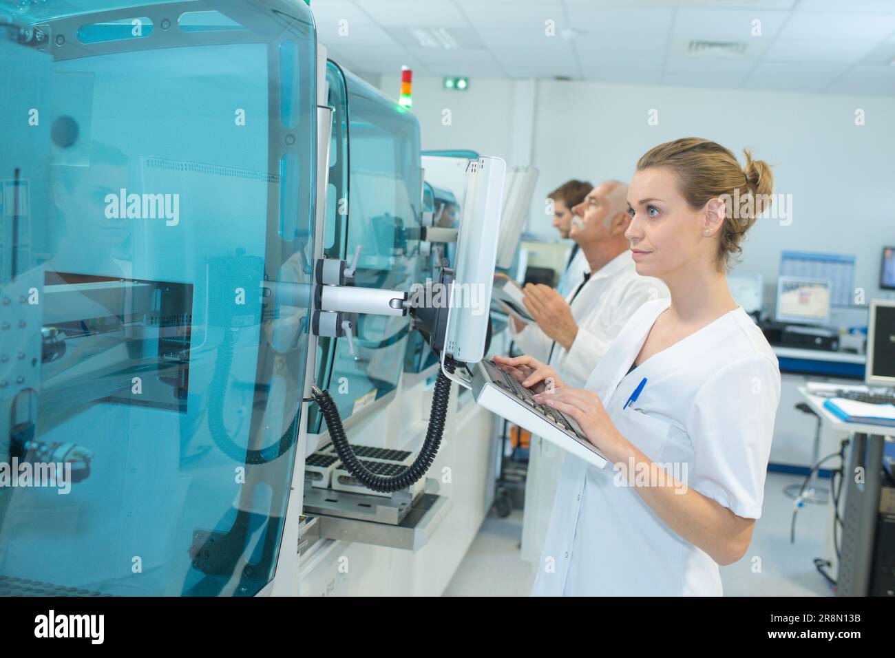 Computer controlled medical technology hi-res stock photography and ...