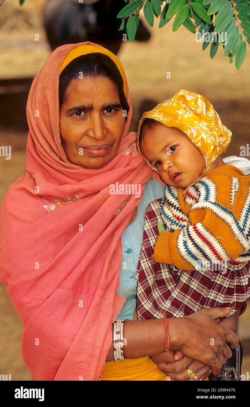 Indian woman with child, Indian family, Corbett, India Stock Photo - Alamy