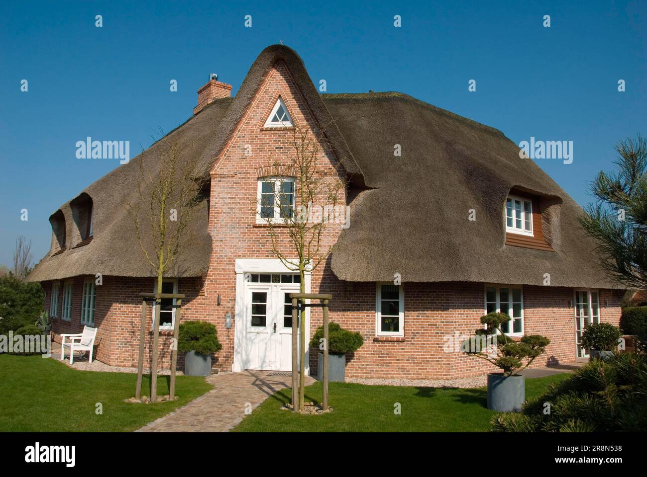Frisian house with thatched roof, Keitum, Sylt, North Frisia, Schleswig ...