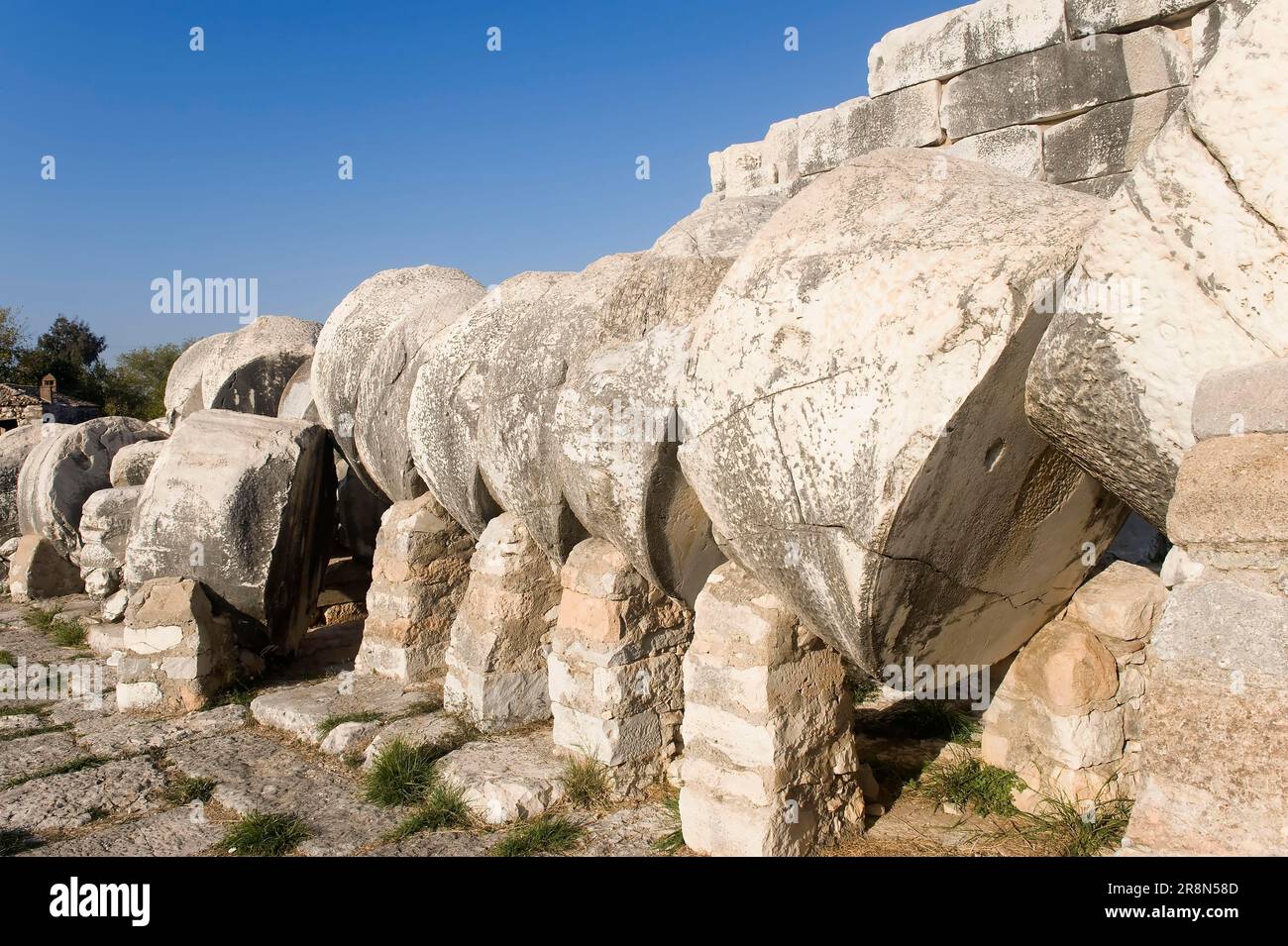 Old broken temple asia hi-res stock photography and images - Alamy