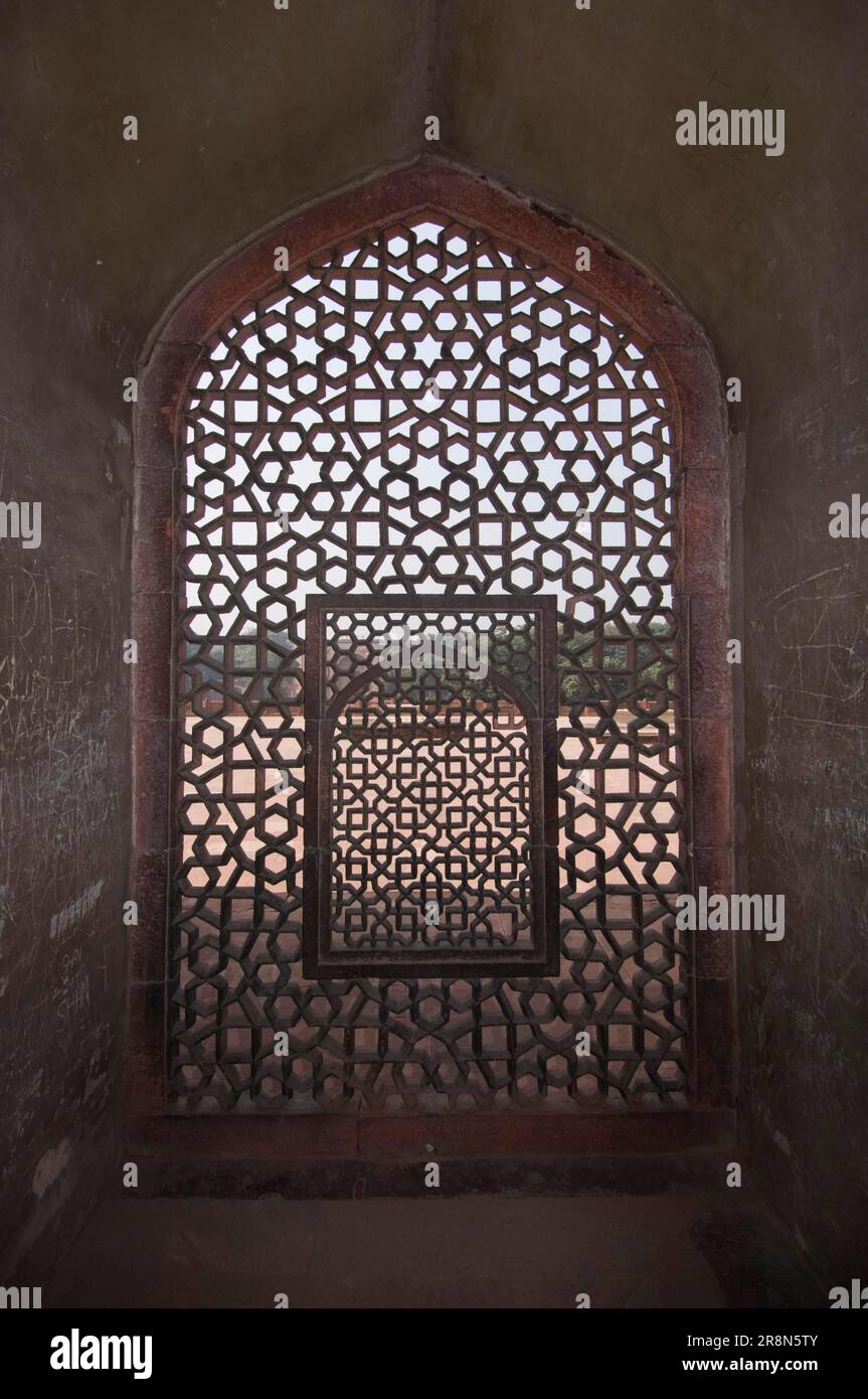 Carved stone window, tomb of Nasiruddin Muhammad, Humayun Mausoleum ...