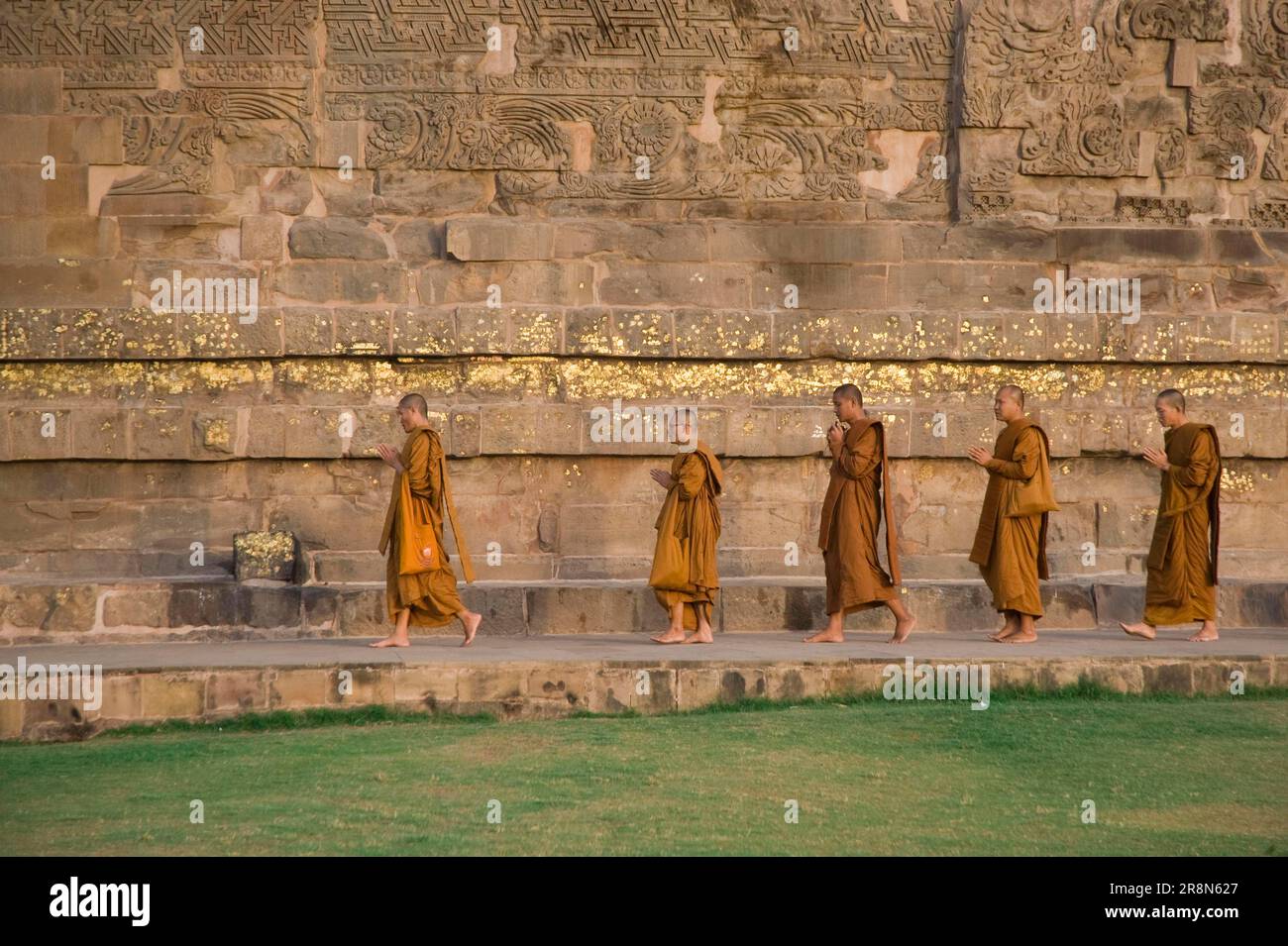 Praying Buddhist monks circling the Dhamekh Stupa, Isipatana Deer Park ...