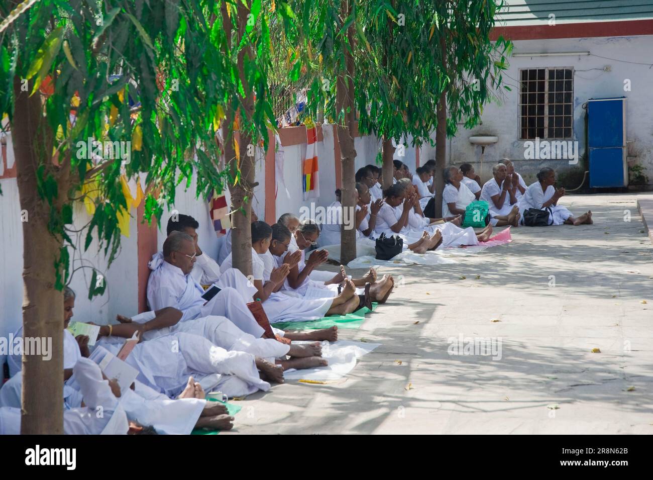 Pilgrims, Dhammacakkappavattana Sutta Memorial Park, Sarnath, Uttar ...