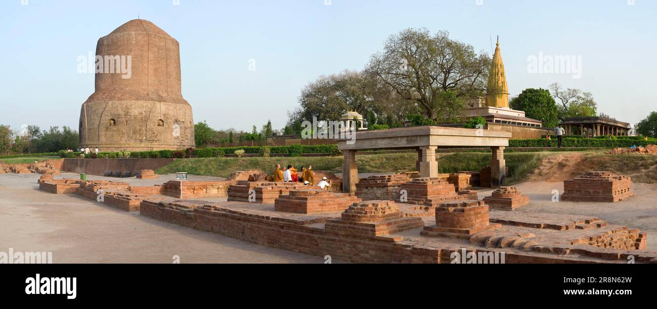 Dhamekh Stupa, Isipatana Deer Park, Sarnath, Uttar Pradesh, India Stock ...