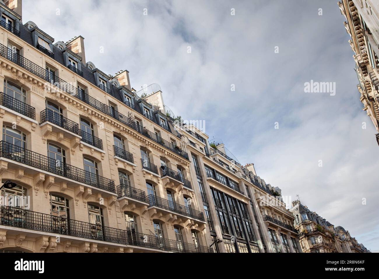 Classic buildings in Paris Boulevards Stock Photo - Alamy