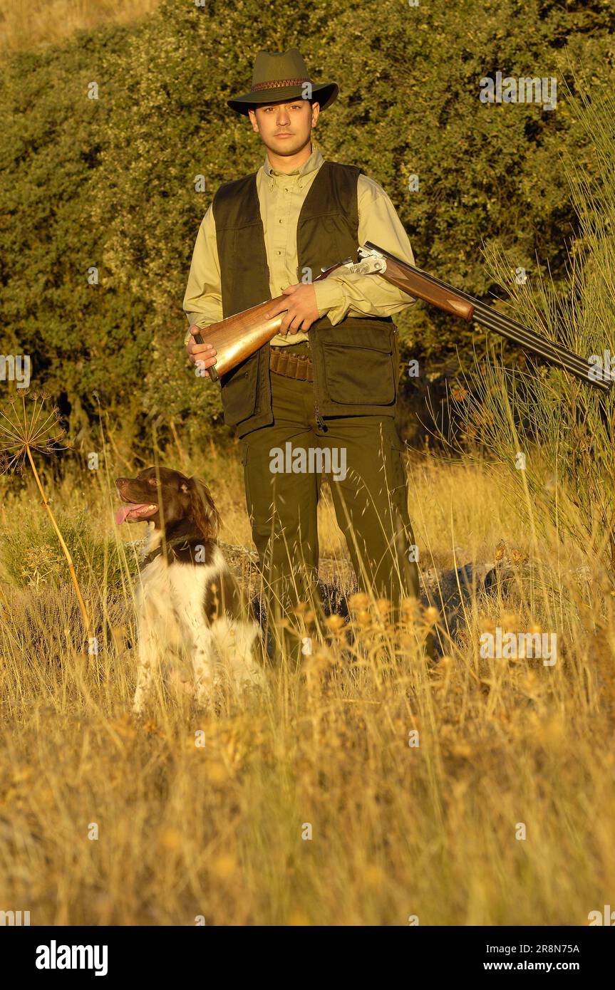 Hunter rifle dog hi-res stock photography and images - Alamy
