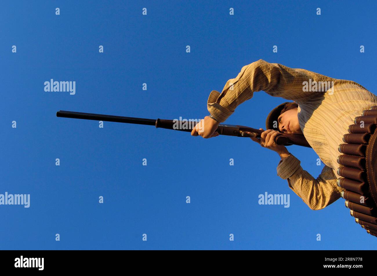 Huntress with rifle, Hunter, Hunting, Shotgun, Shoot, Put on, Aim ...