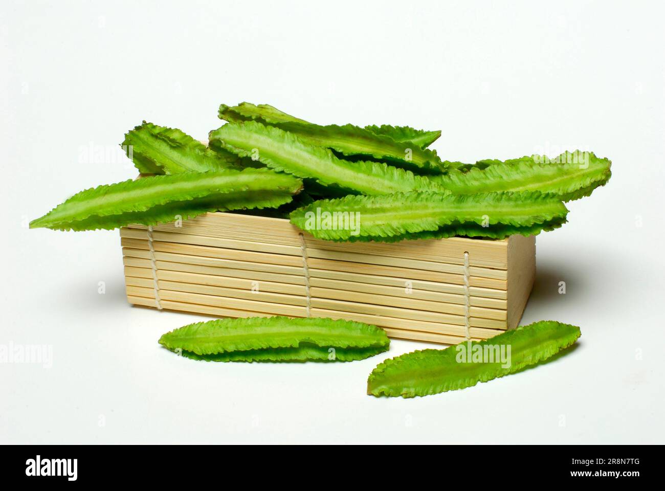Winged beann (Psophocarpus tetragonolobus), Winged bean Stock Photo - Alamy