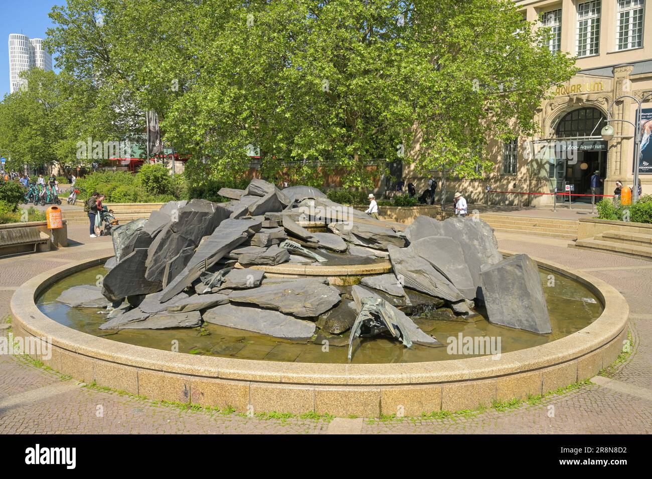 Fountain, Olof-palm tree-Platz, Tiergarten, Mitte, Berlin, Germany ...