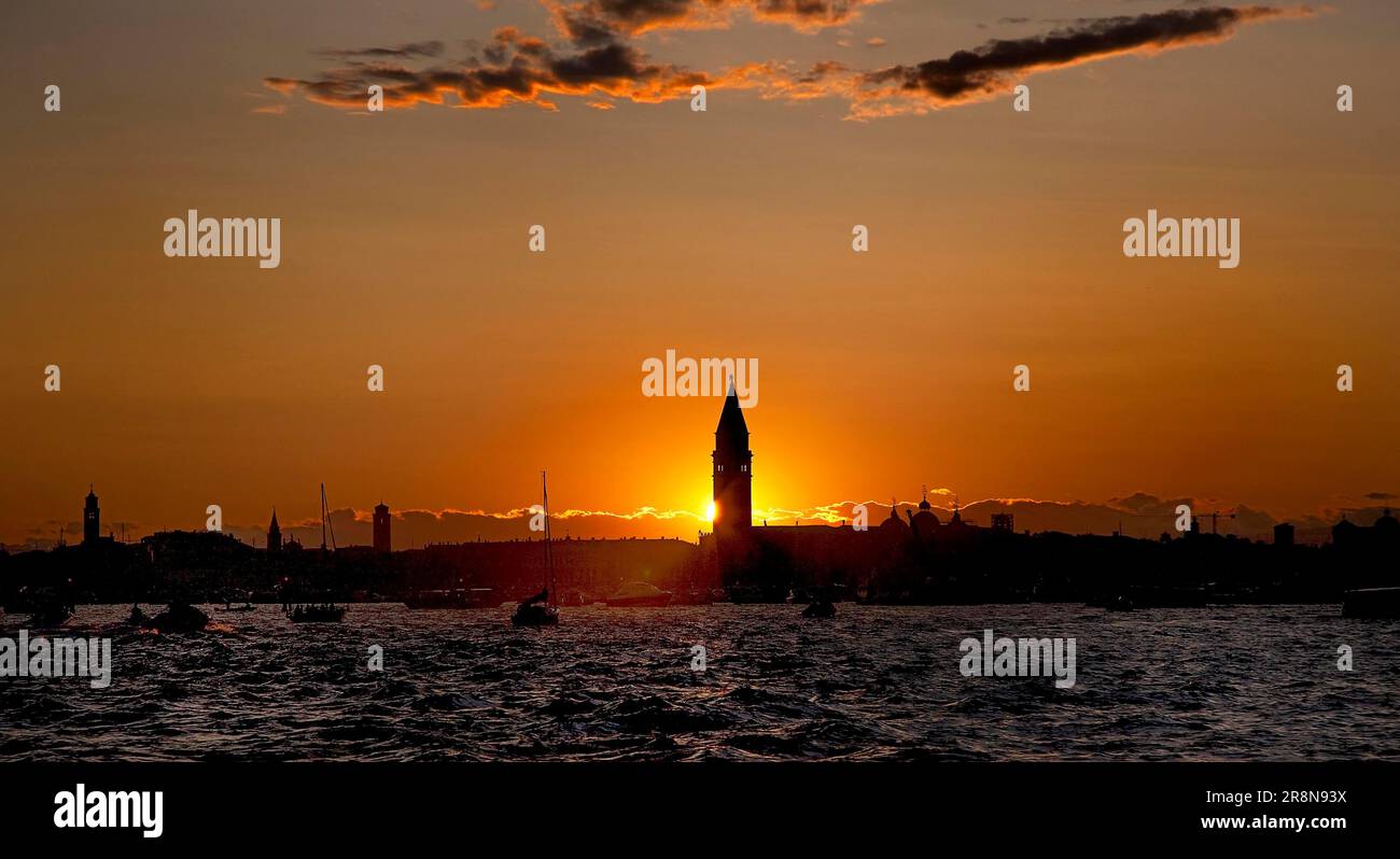 Sun setting in venice hi-res stock photography and images - Alamy