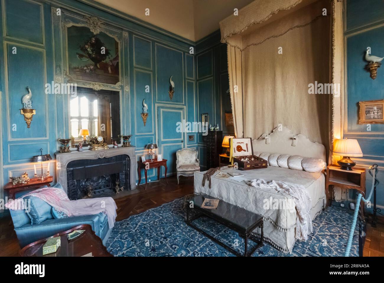 England, Kent, Maidstone, Leeds Castle, Lady Baillie's Bedroom Stock ...