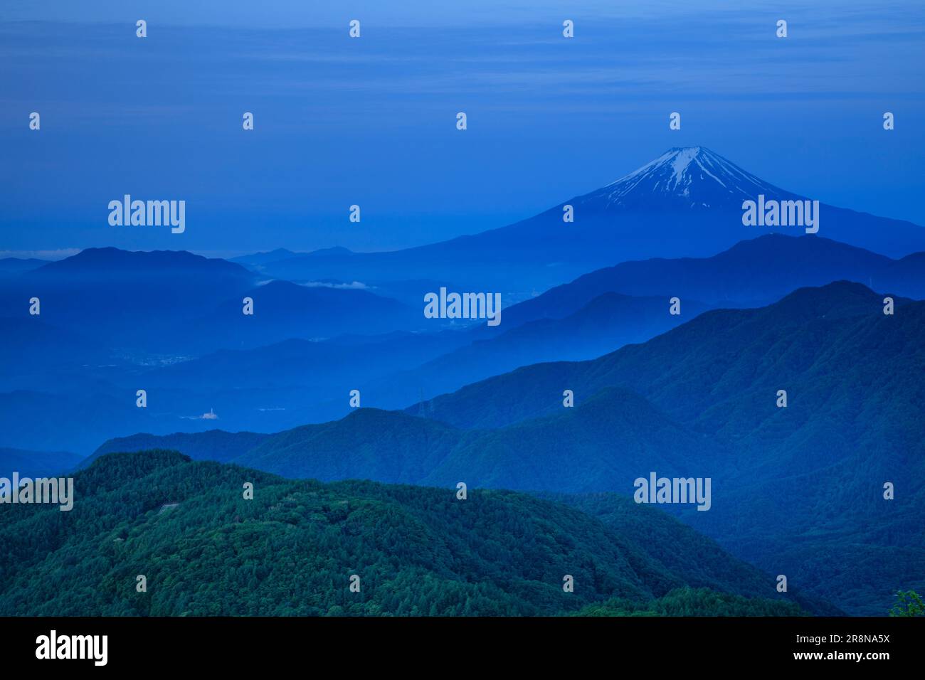 Mount Fuji in front of a sunrise Stock Photo - Alamy