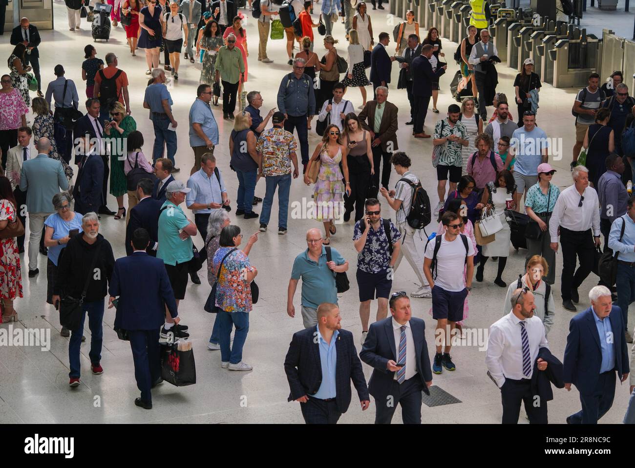 Waterloo morning rush hour hi-res stock photography and images - Alamy
