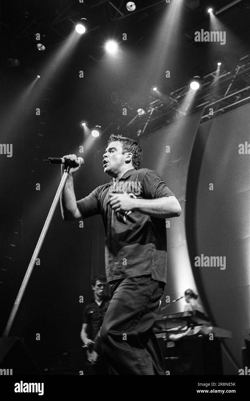 ROBBIE WILLIAMS, CARDIFF, 1999: Robbie Williams on his One More For The ...