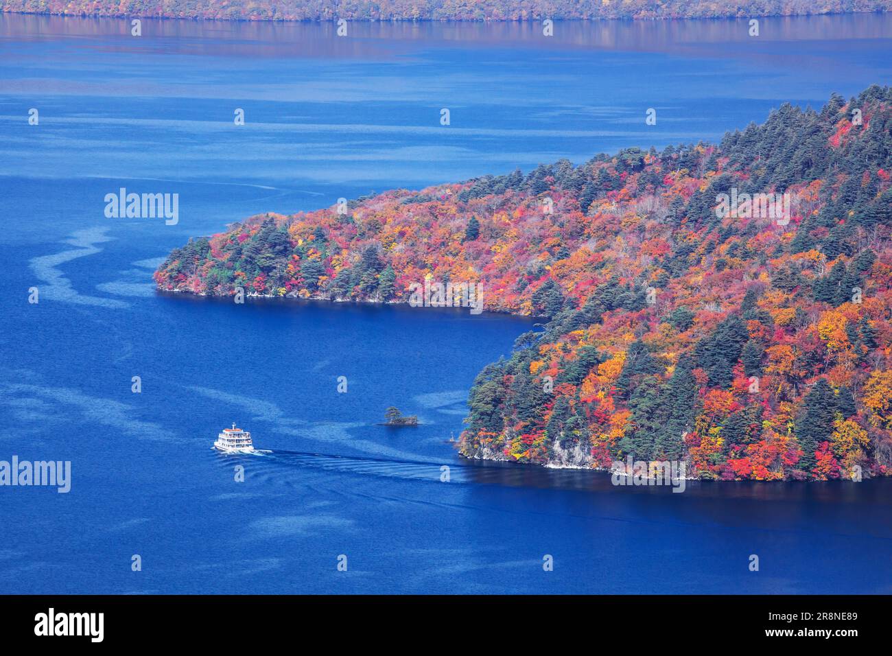 Lake Towada in Autumn Leaves Stock Photo - Alamy