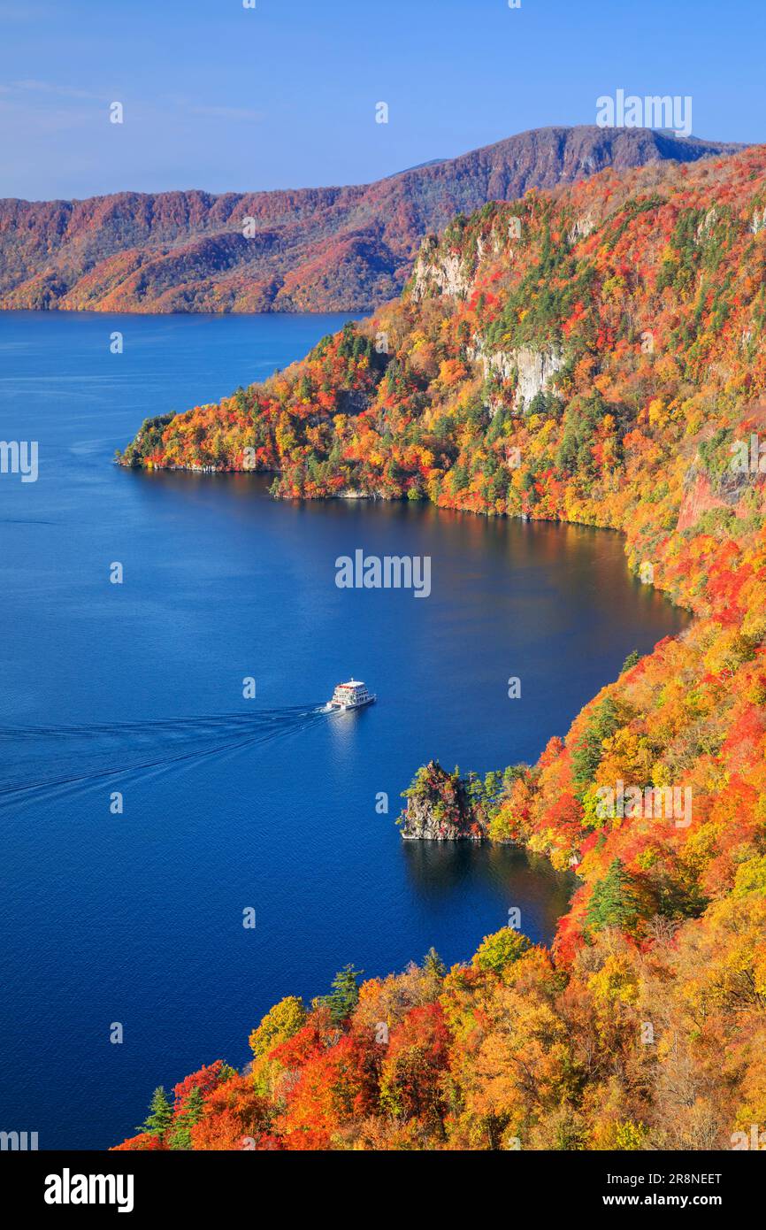 Lake Towada in Autumn Leaves Stock Photo - Alamy