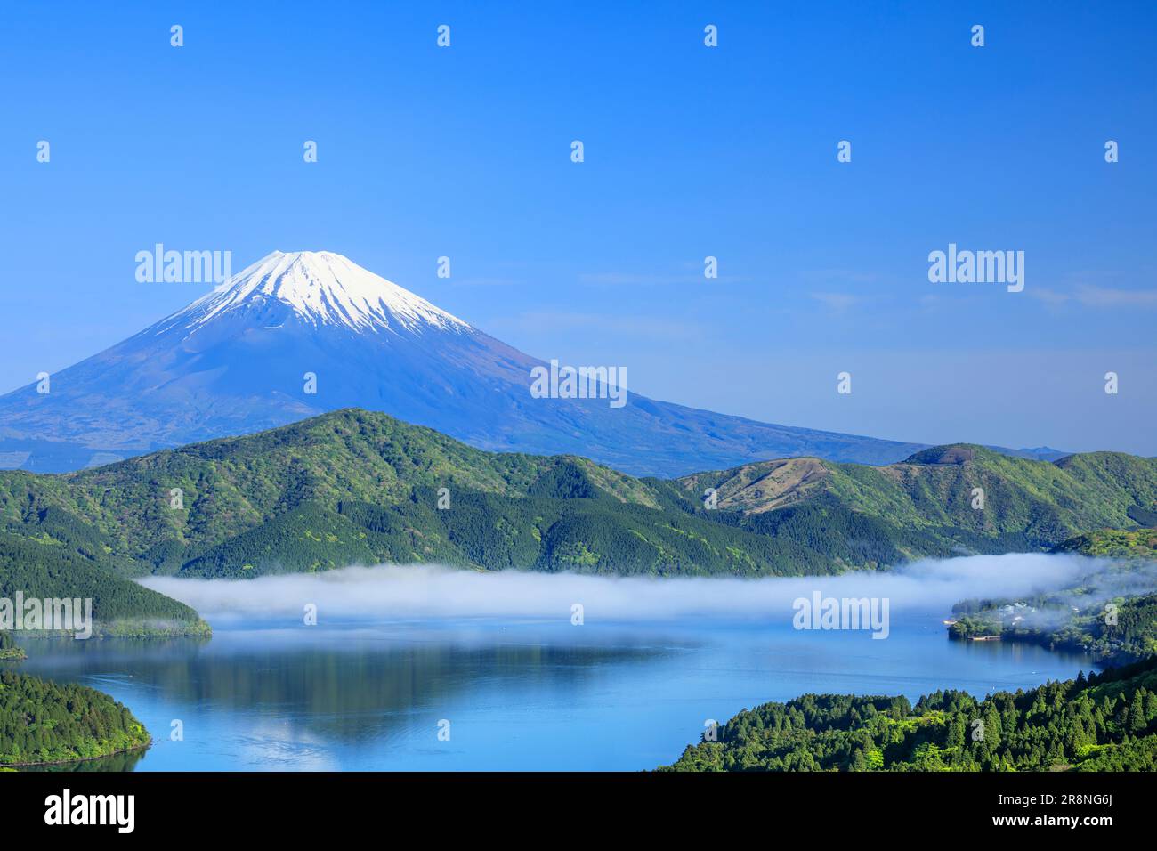 Ashi lake fog hi-res stock photography and images - Alamy