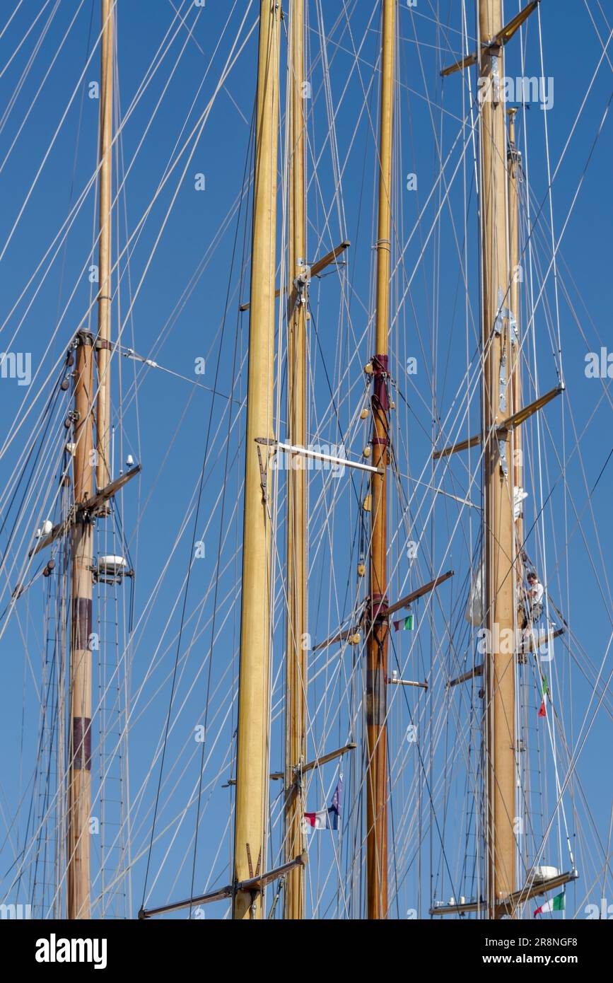 Knotted ships rope hi-res stock photography and images - Alamy
