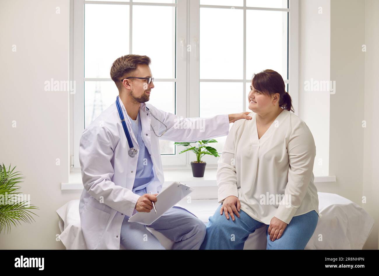 Doctor obese patient talking hi-res stock photography and images - Alamy