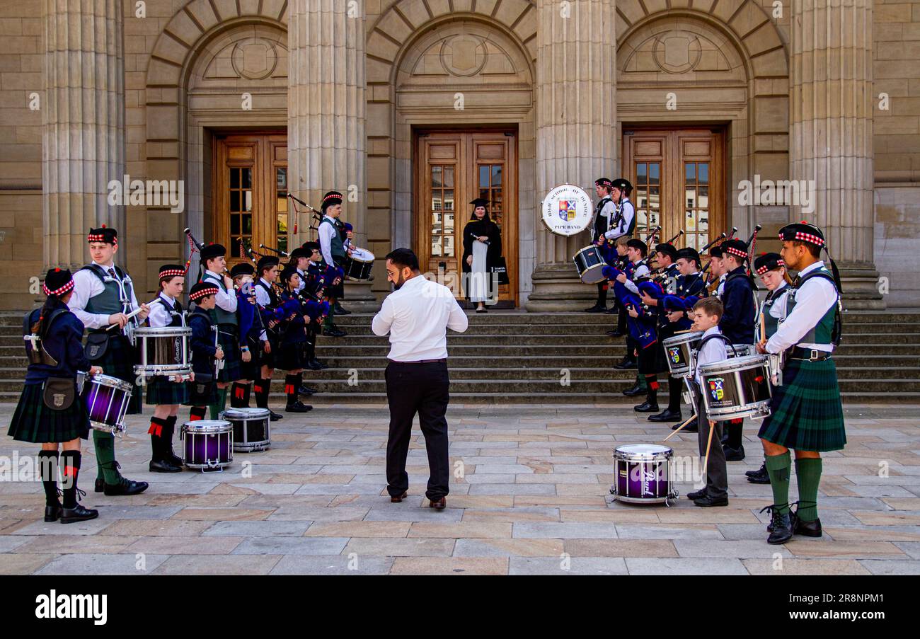 Dundee university students graduation ceremony hi-res stock photography ...