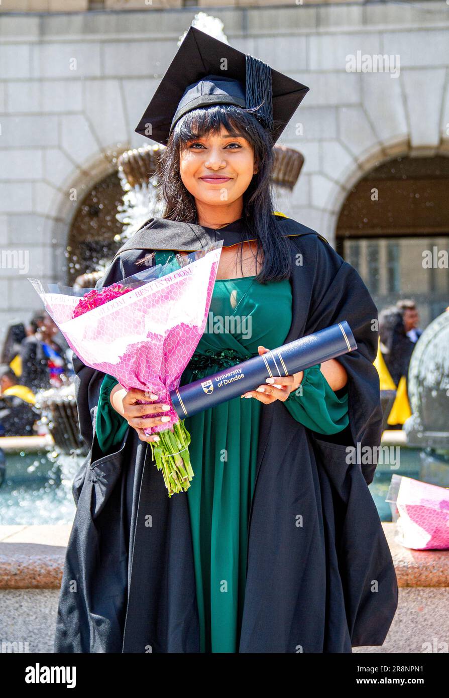 Dundee university students graduation ceremony hi-res stock photography ...