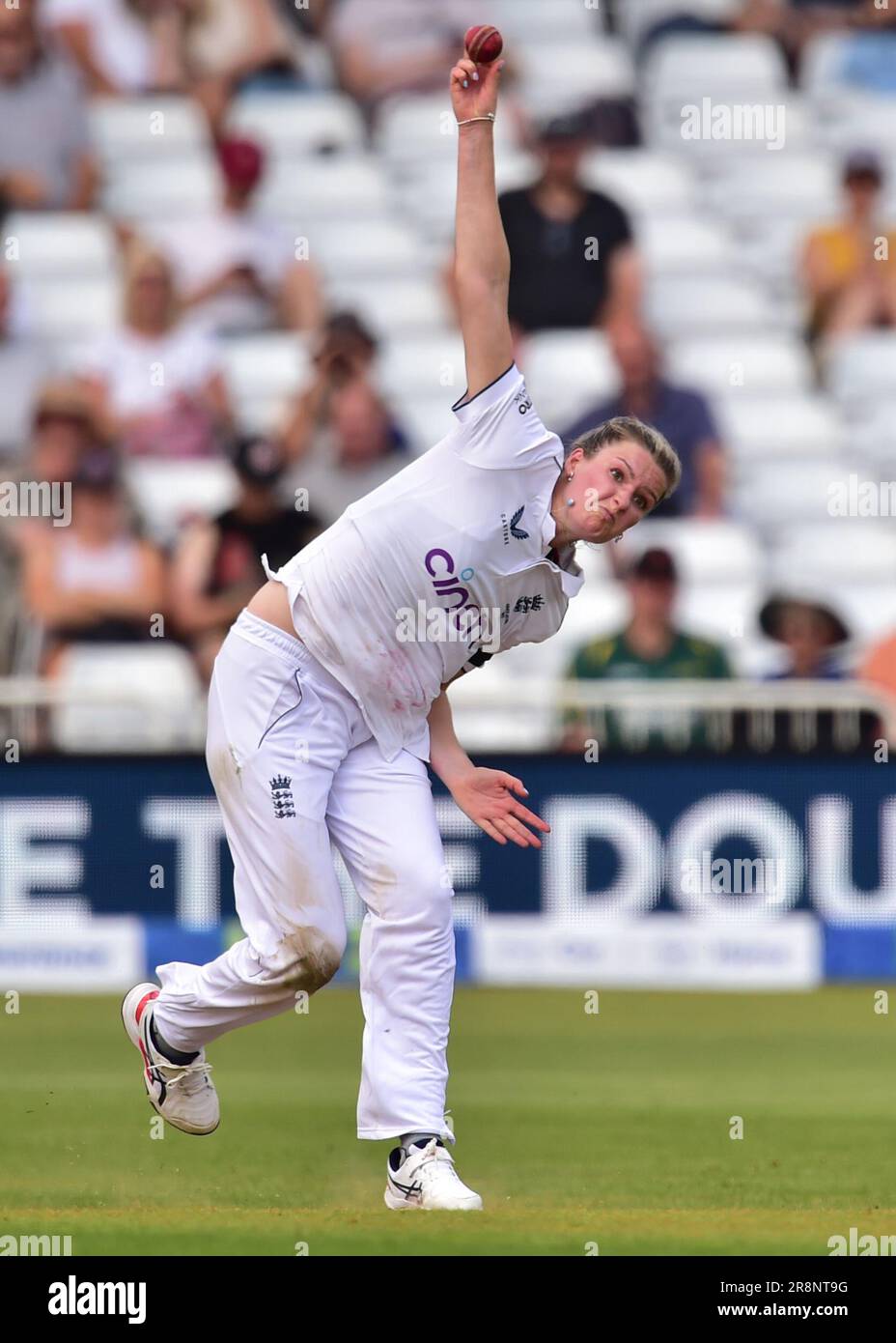 Lauren bell england bowling hi-res stock photography and images - Alamy