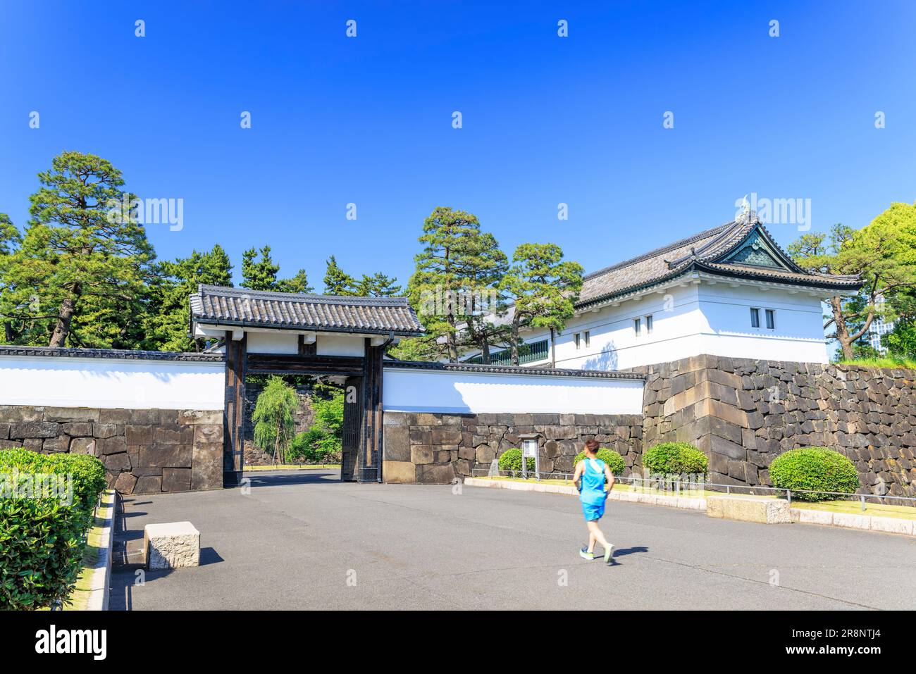 Sakuradamon Gate and runners at the Imperial Palace Stock Photo - Alamy
