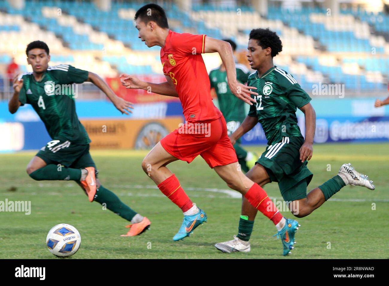 Chonburi, Thailand. 22nd June, 2023. Wang Yudong (C) of China breaks through during the Group C ...
