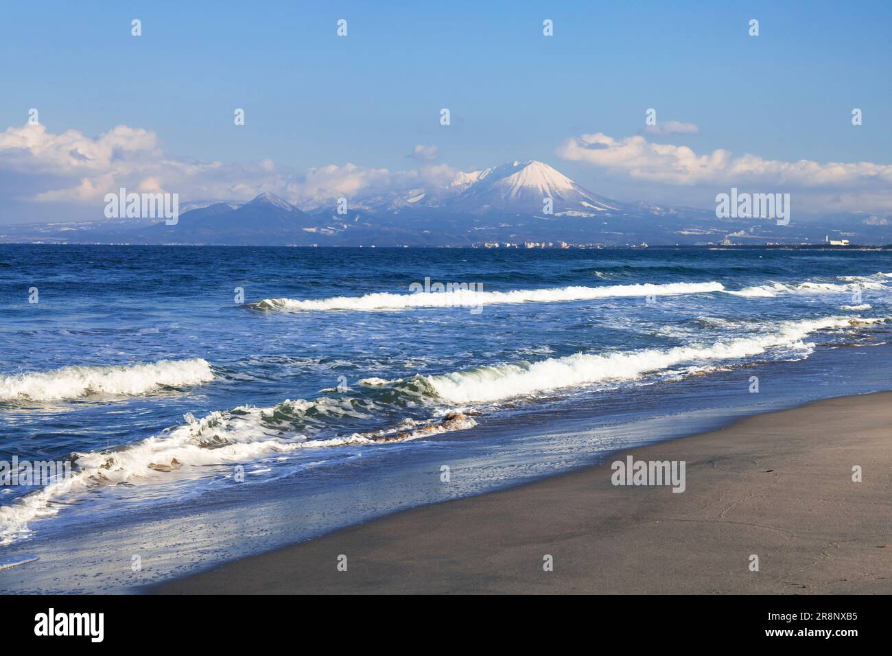 Looking at Mount Oyama from Yurigahama Stock Photo - Alamy